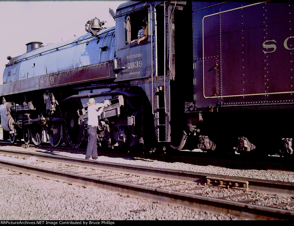 Traditional Oiling around - Southern/CP Royal Hudson 2839